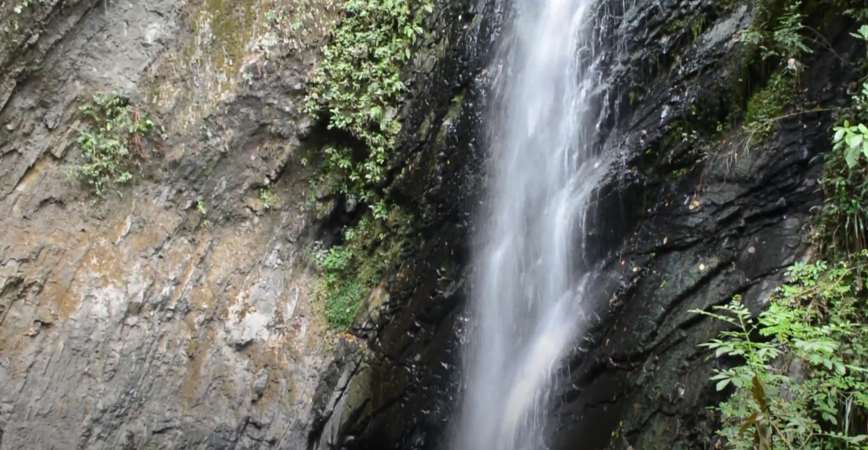 Cascada El Tambo: Un Espectáculo Natural en Colombia - Oistevos.com
